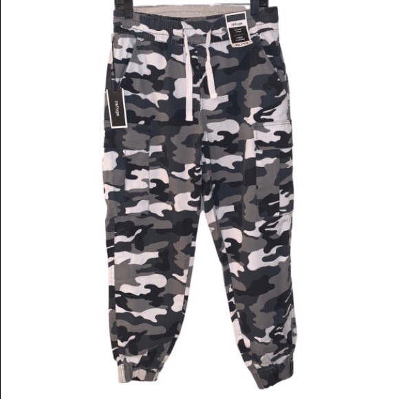 refuge | Pants & Jumpsuits | Nwt Charlotte Russe Refuge Cargo Camo ...